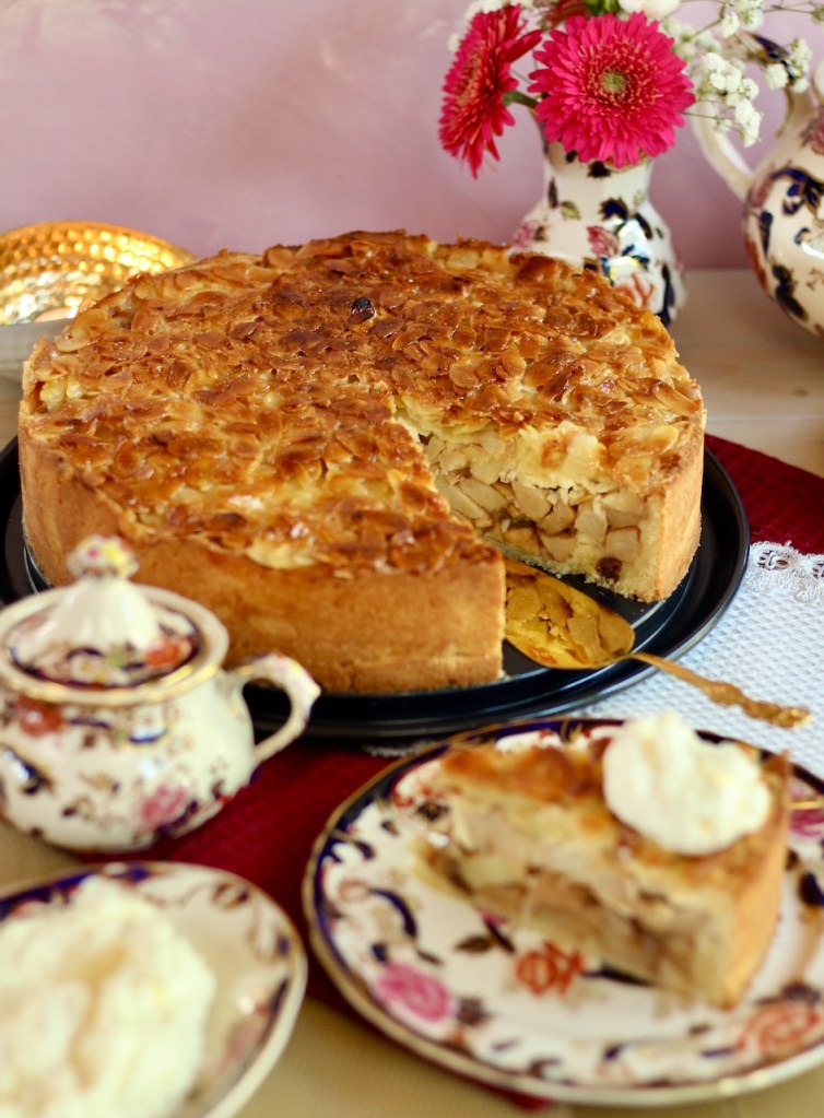 Super leckere Apfel-Bienenstich-Torte backen! Rezept und Video von ...